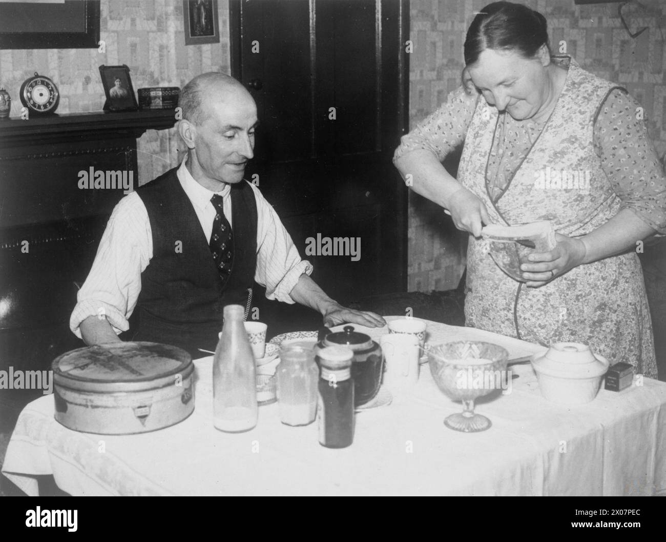 A WORKING CLASS FAMILY IN WARTIME: EVERY DAY LIFE WITH THE SUTER FAMILY ...