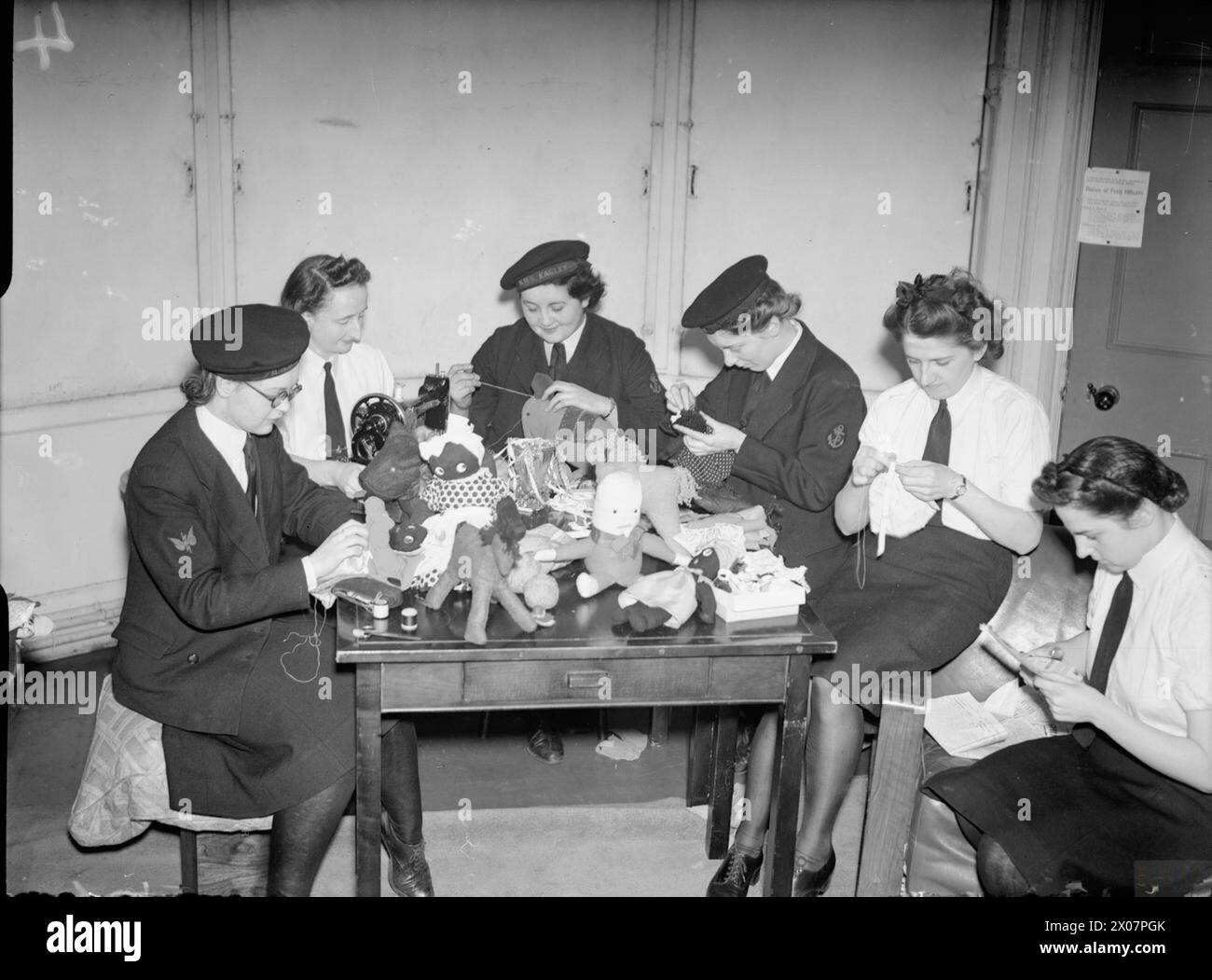 THE WOMEN'S ROYAL NAVAL SERVICE DURING THE SECOND WORLD WAR - A group ...
