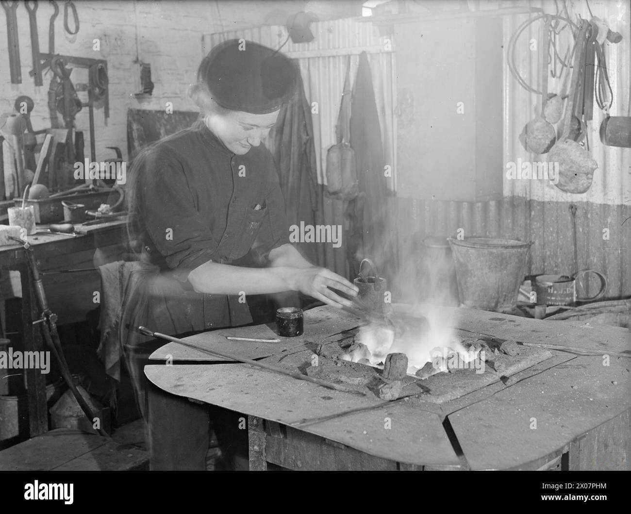 WRENS HANDLE NAVY'S "TIN FISH". 29 SEPTEMBER 1943, PORTSMOUTH. WRENS ...