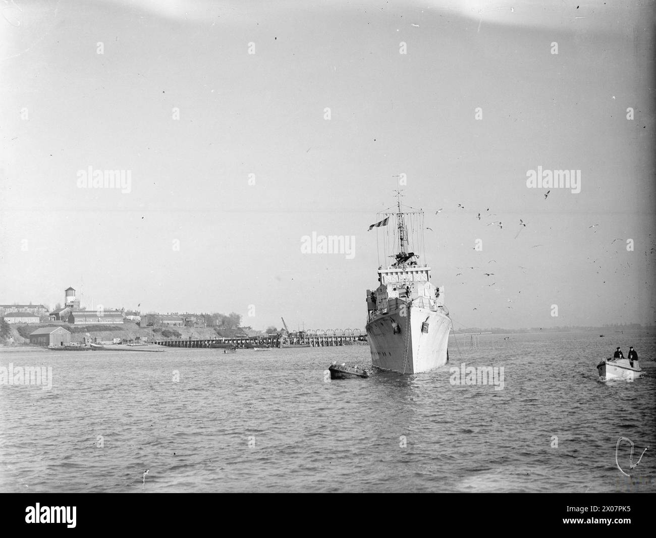 HMS Southdown, a Hunt Class destroyer, at Harwich on 5 December 1942 ...