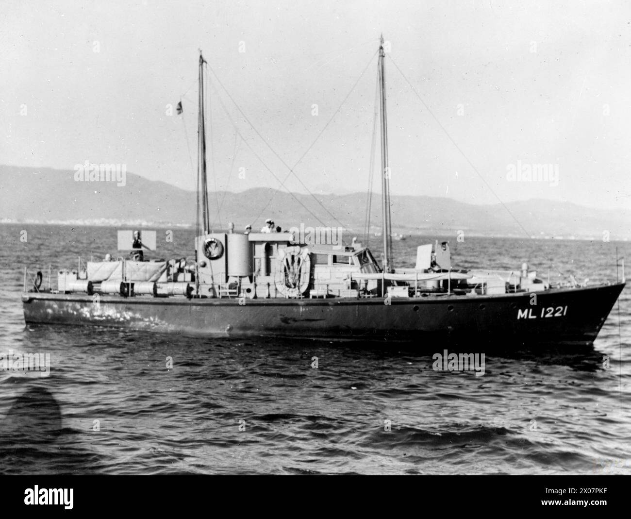 HARBOUR DEFENCE MOTOR LAUNCHES. 1942 AND 1943, AT SEA. - HDML 1221, 72 ...