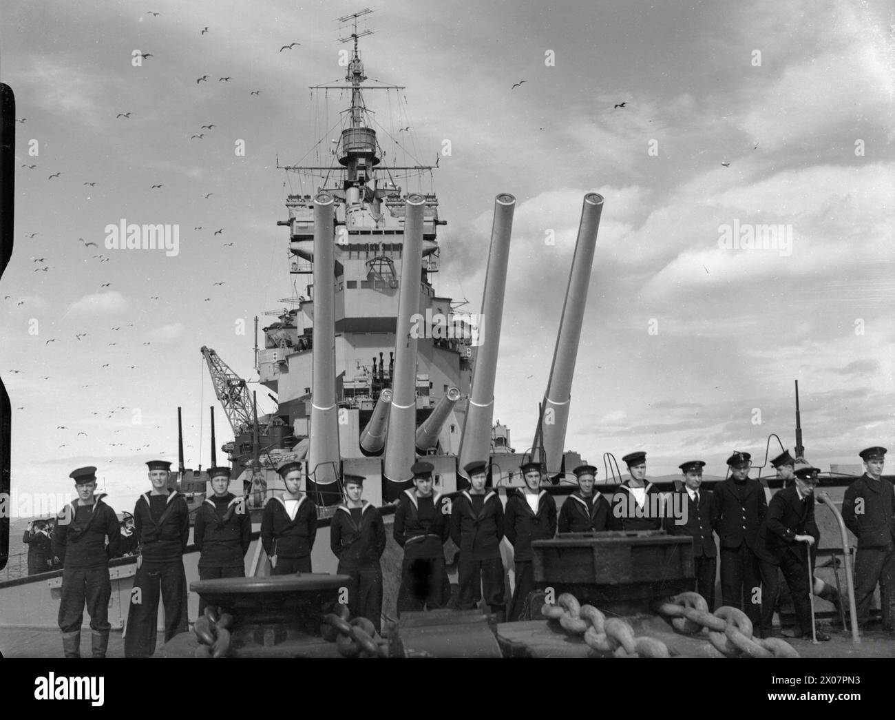 THE ROYAL NAVY DURING THE SECOND WORLD WAR - Looking from the focsle ...