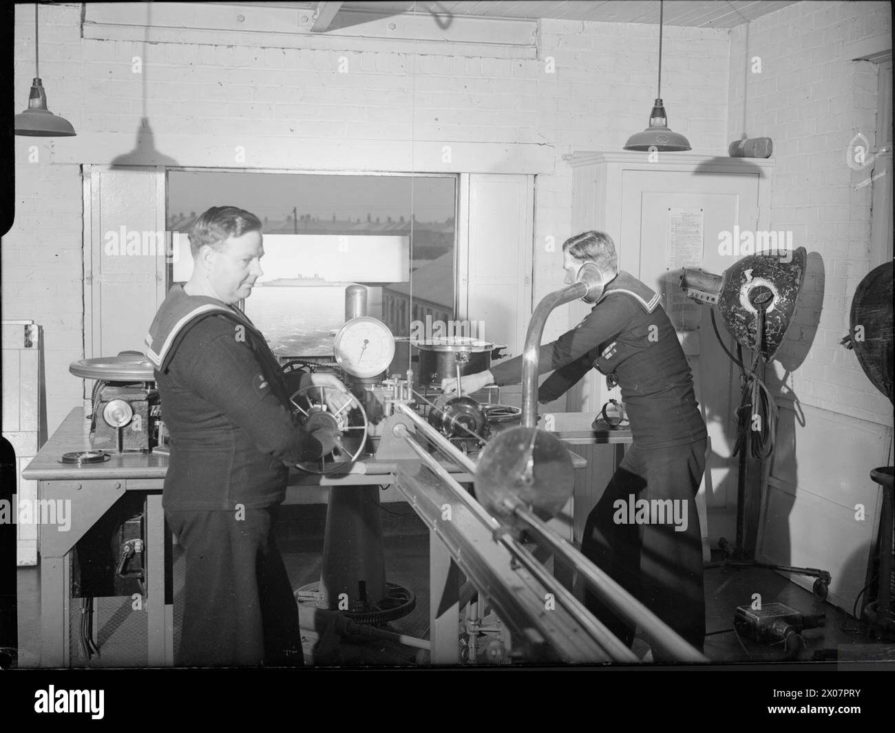 THE ROYAL NAVY DURING THE SECOND WORLD WAR - Royal Navy ratings use the ...