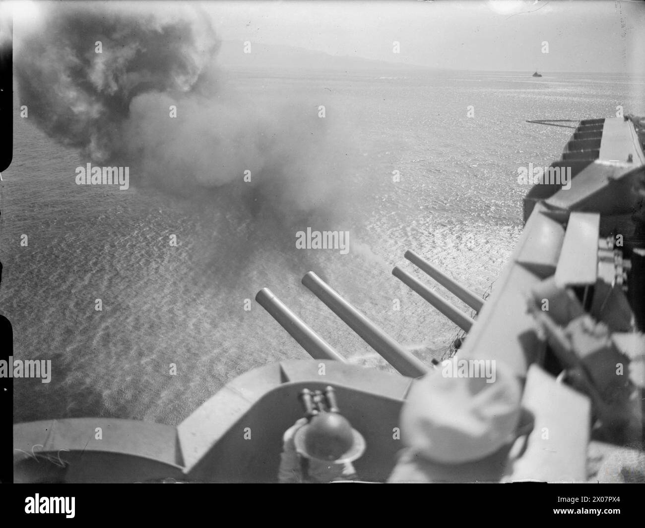 THE ROYAL NAVY DURING THE SECOND WORLD WAR - The forward 15 inch guns ...