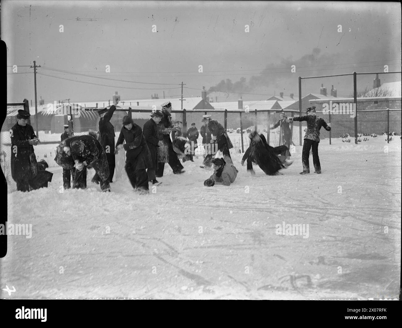 THE ROYAL NAVY DURING THE SECOND WORLD WAR - Submarine base officers ...