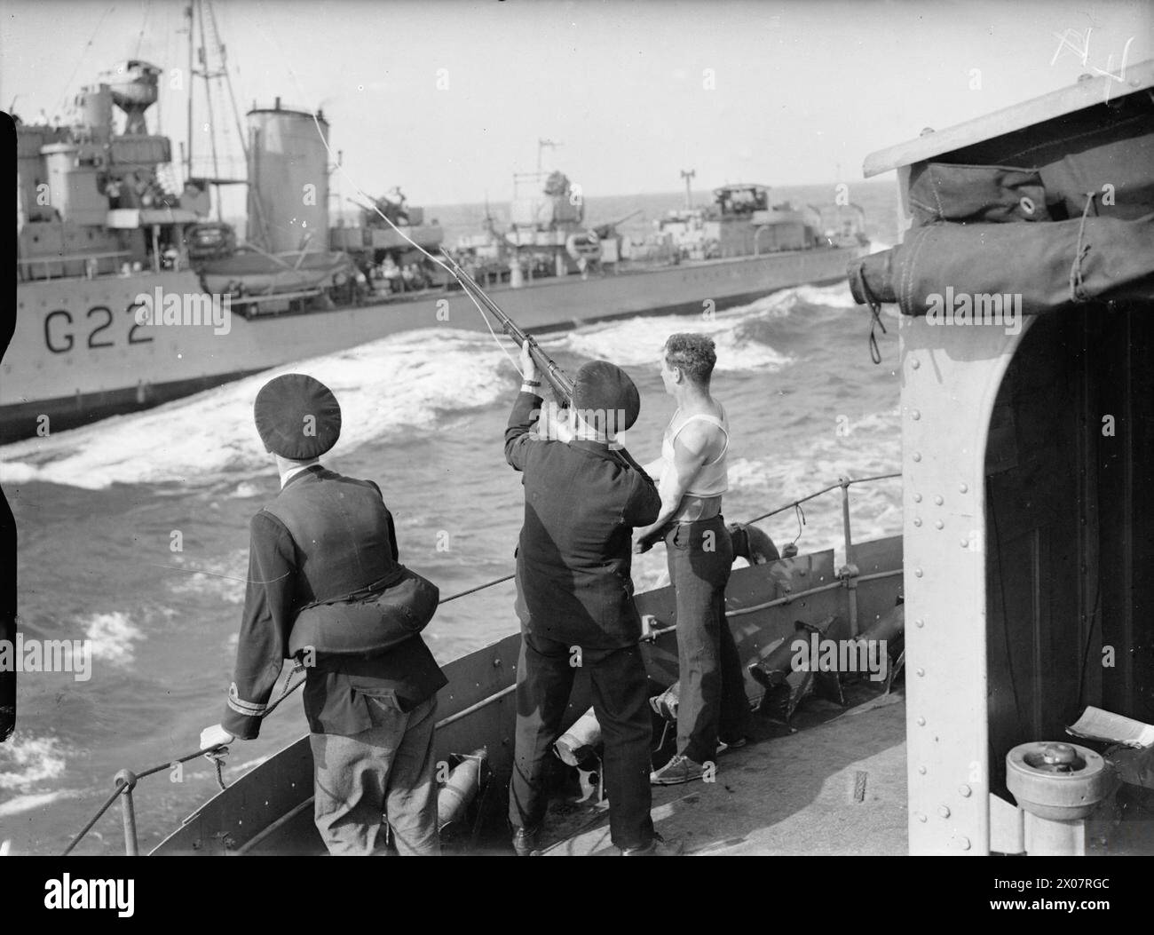 THE ROYAL NAVY DURING THE SECOND WORLD WAR - A sailor shooting a line ...