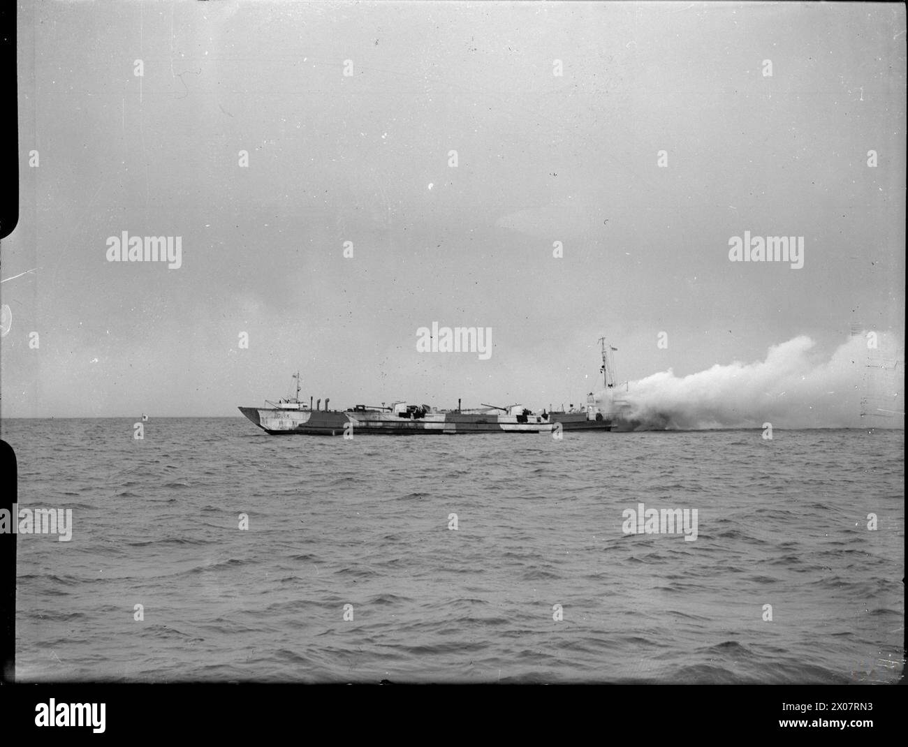 THE ROYAL NAVY DURING THE SECOND WORLD WAR - LC(G) 17 laying a smoke ...