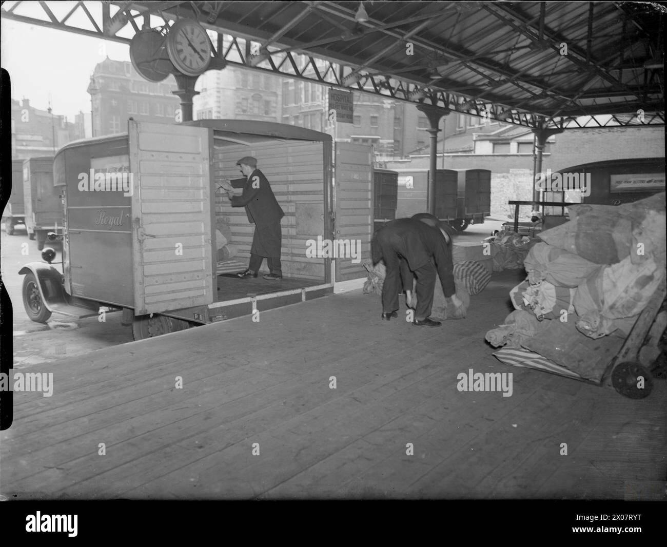 MIDDLE EAST MAIL: THE POST OFFICE IN WARTIME, 1940 - Sacks and bundles ...