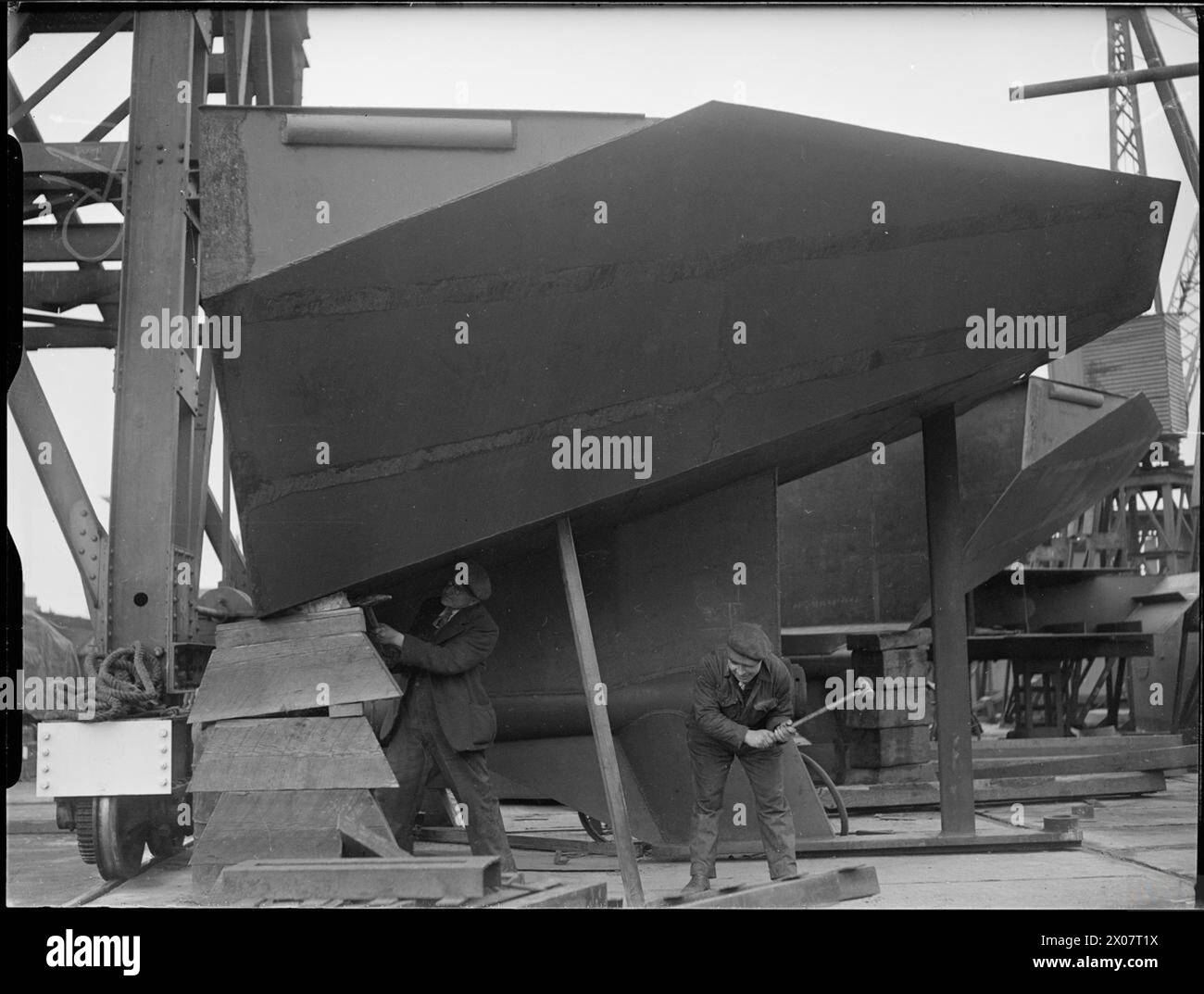 THE ROYAL NAVY DURING THE SECOND WORLD WAR - A complete stern section ...