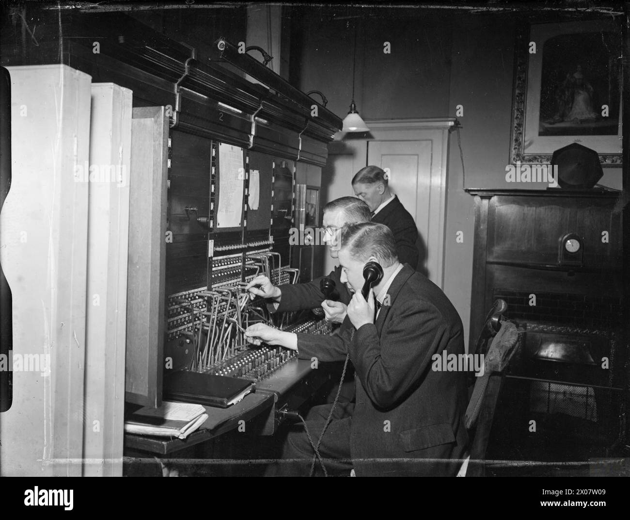 Buckingham palace post office hi-res stock photography and images - Alamy