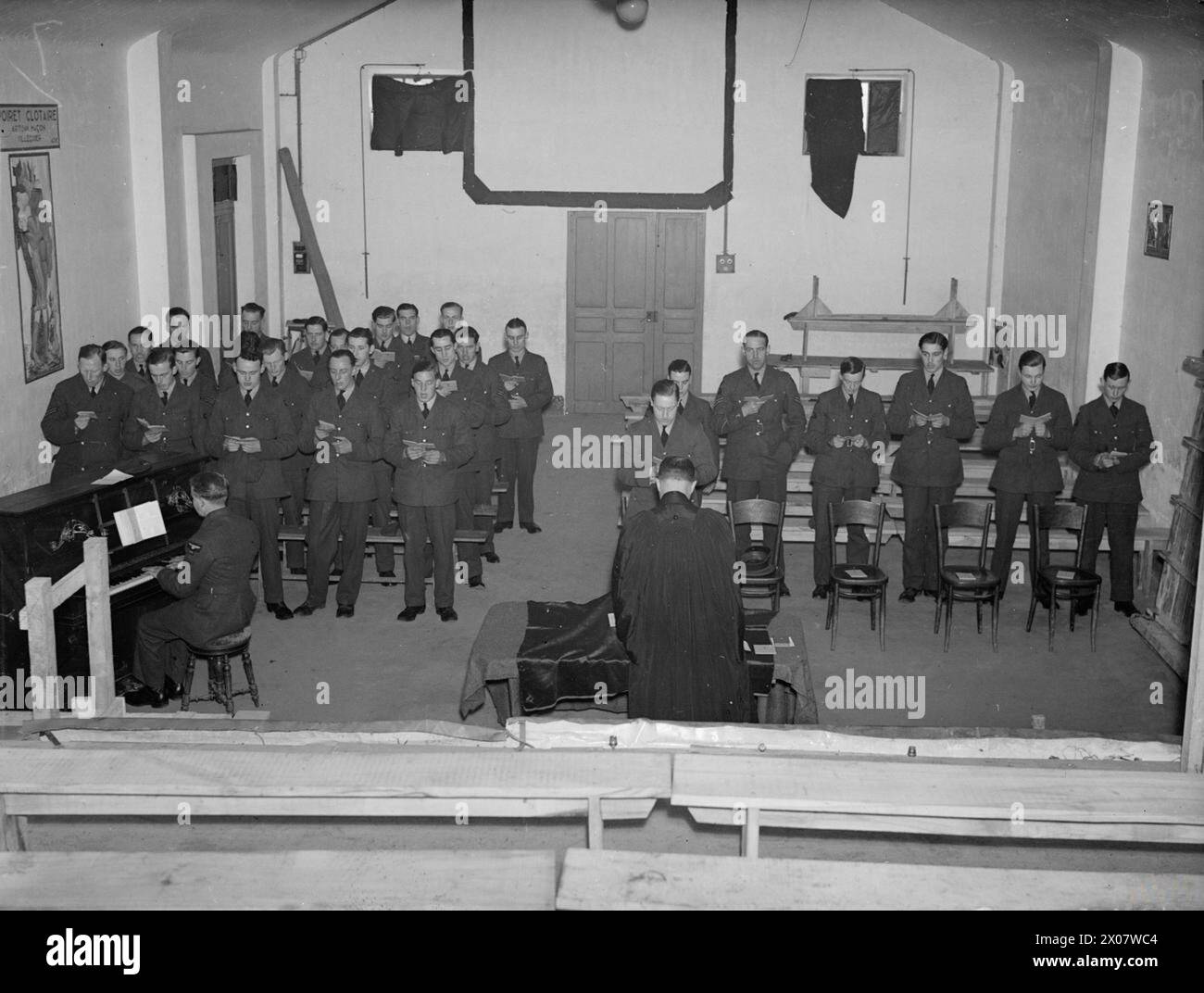 Army chaplain duties soldiers hi-res stock photography and images - Alamy