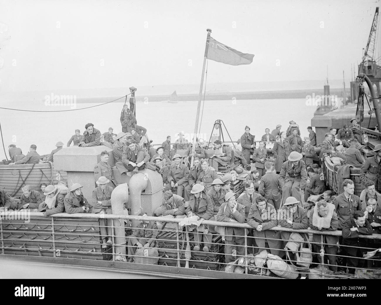 During 1940 dunkirk retreat hi-res stock photography and images - Alamy