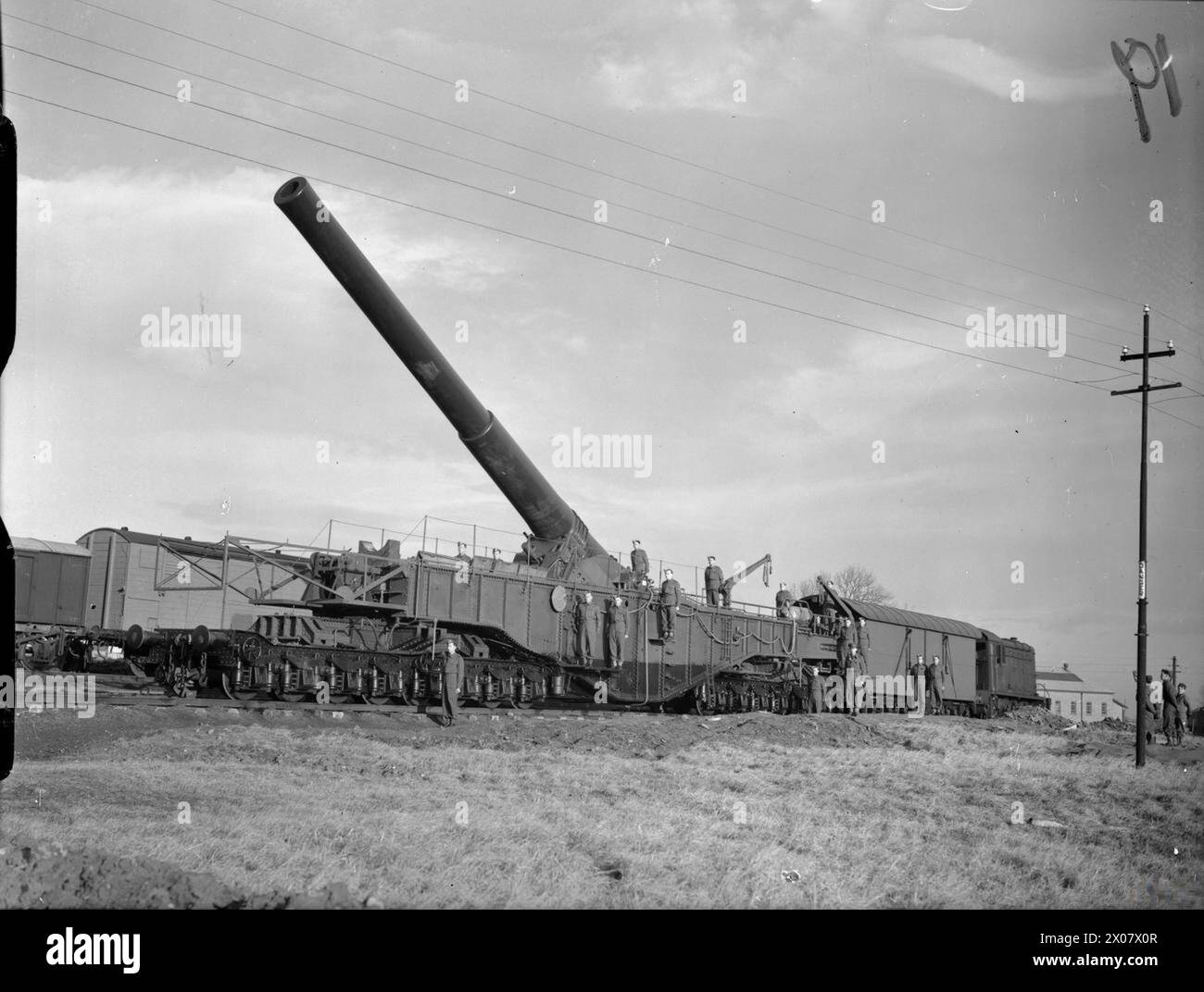 The British Army operates 'Boche-Buster', a 250-ton 18-inch railway gun ...