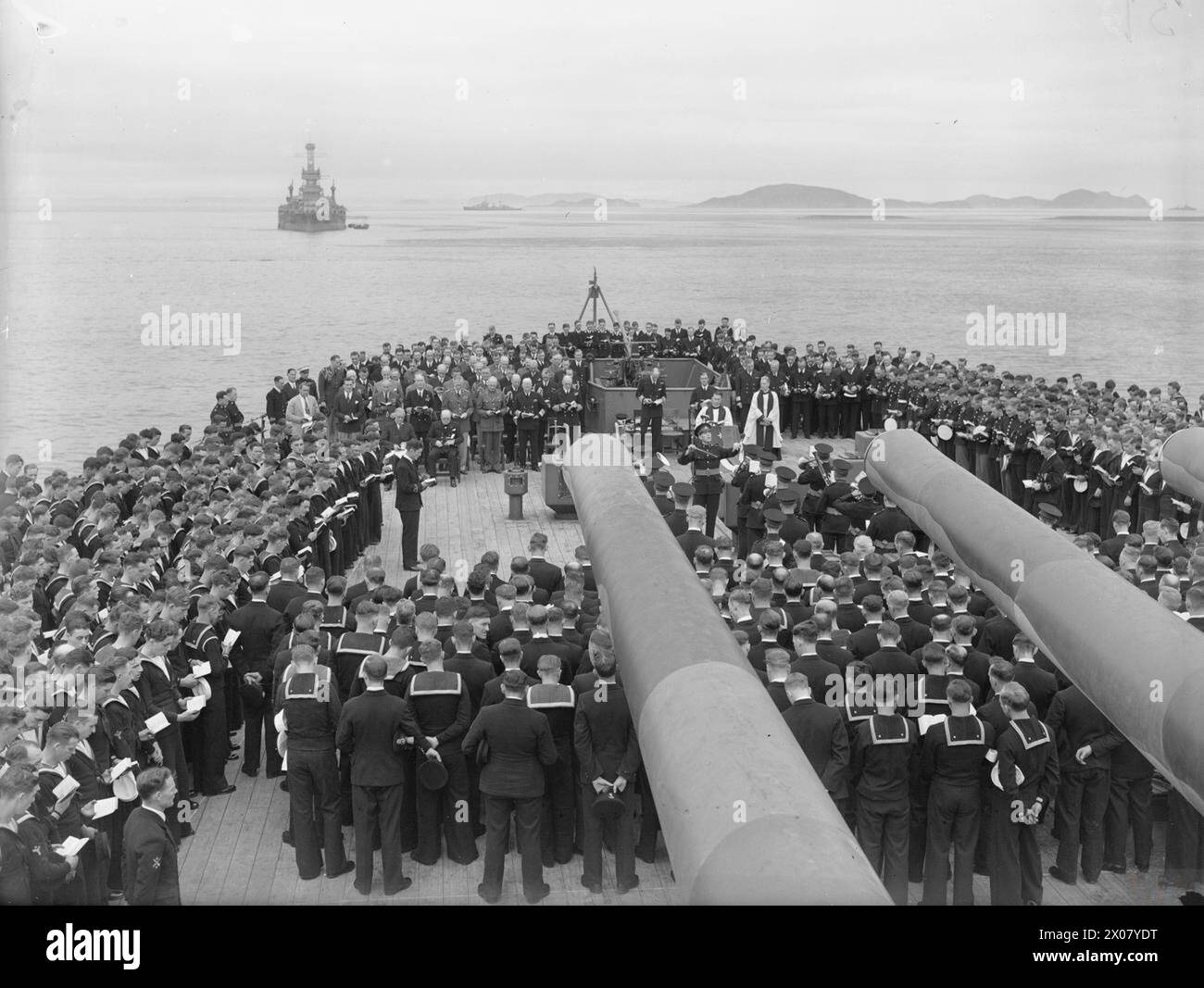 PRESIDENT ROOSEVELT MEETS PRIME MINISTER CHURCHILL. 10 AUGUST 1941, ON ...