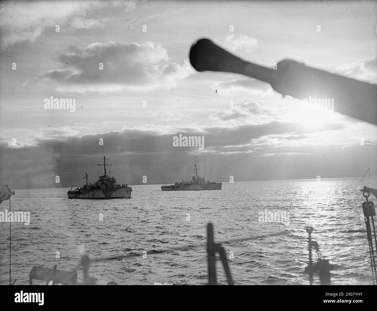 SWEEPING A SAFE ROUTE FOR THE MERCHANT FLEET. 7 TO 11 NOVEMBER 1943, ON ...