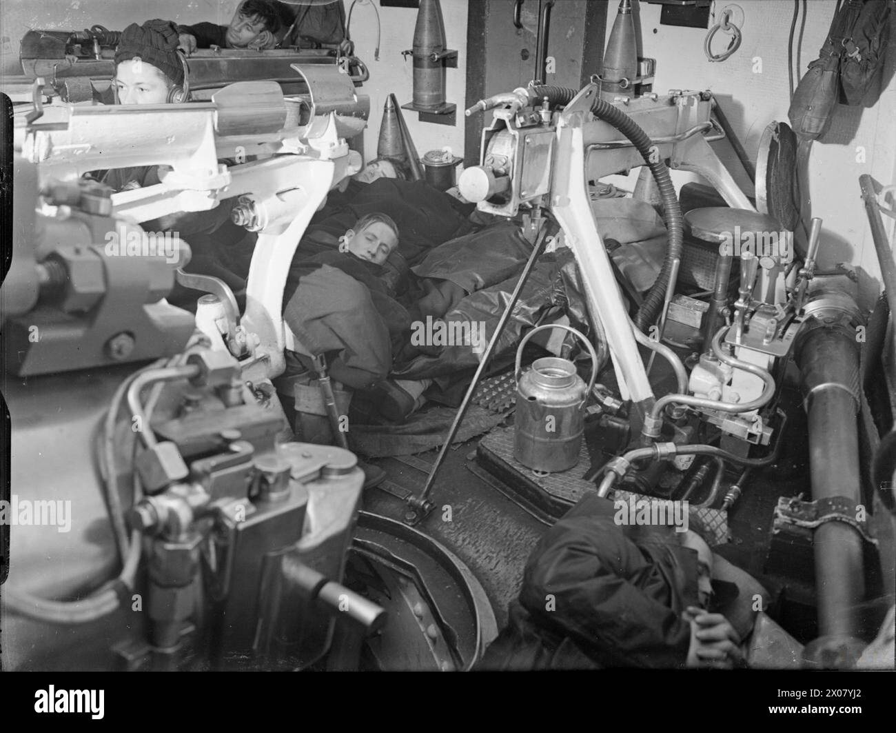 THE ROYAL NAVY DURING THE SECOND WORLD WAR - Inside a 6 inch gun turret ...