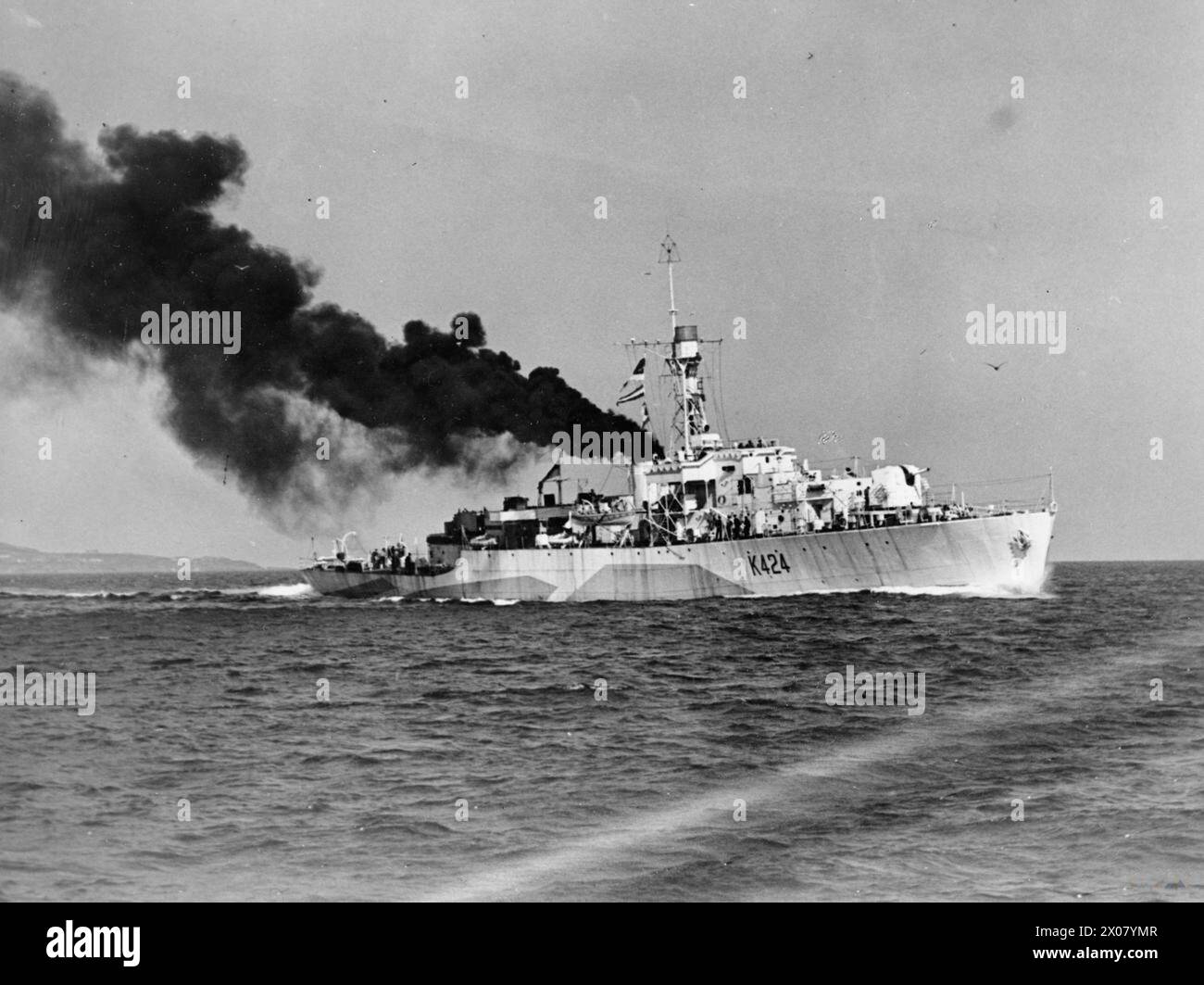 HMS LOCH ACHANALT - Underway, coastal waters Loch Achanalt Stock Photo ...