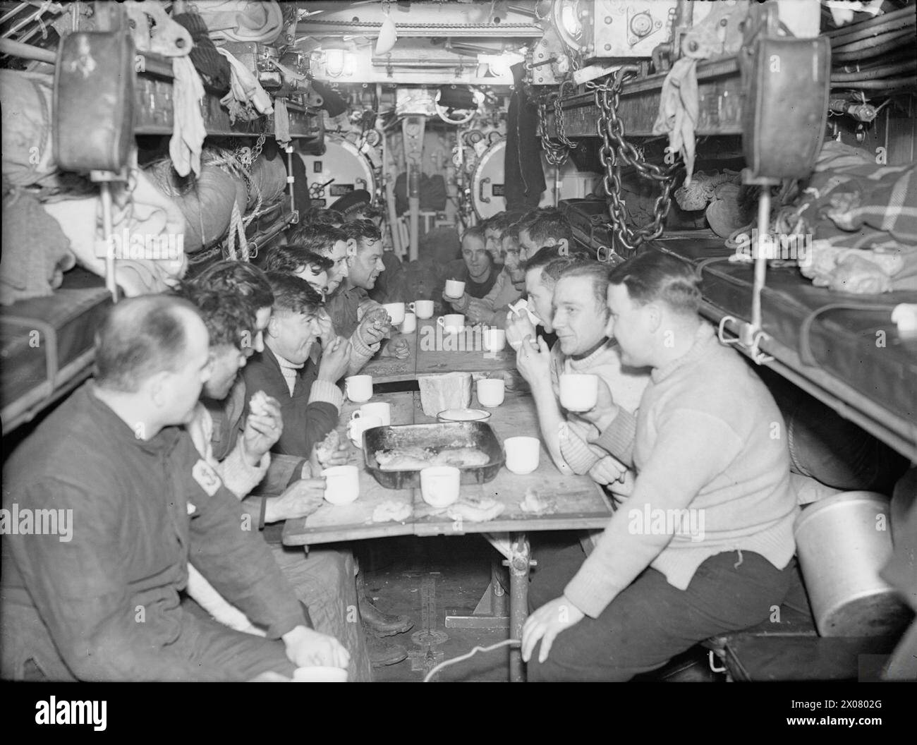 THE ROYAL NAVY DURING THE SECOND WORLD WAR - In the fore end, the crew ...