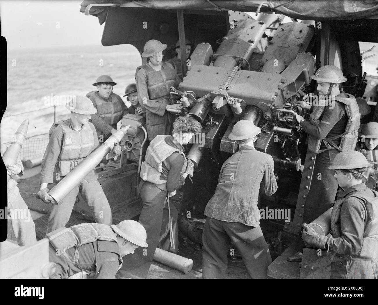 THE ROYAL NAVY DURING THE SECOND WORLD WAR - Men loading the 4 inch ...