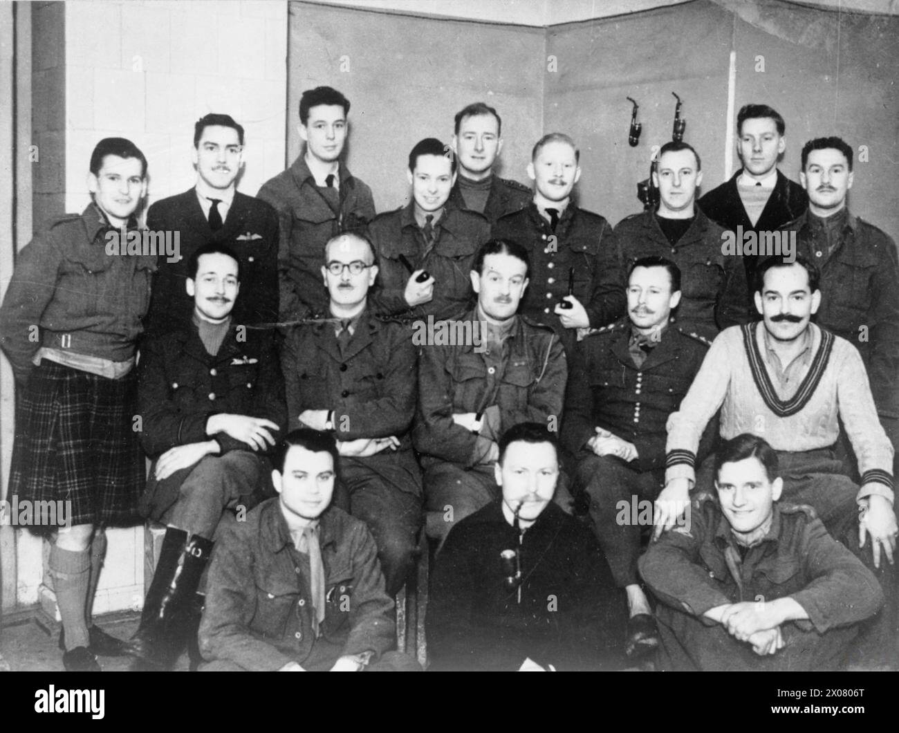 BRITISH PRISONERS IN GERMANY, 1940-1945 - Group photograph of British ...