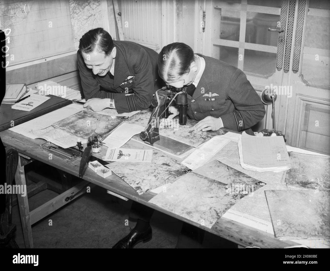 Stereoscope aerial reconnaissance hi-res stock photography and images ...