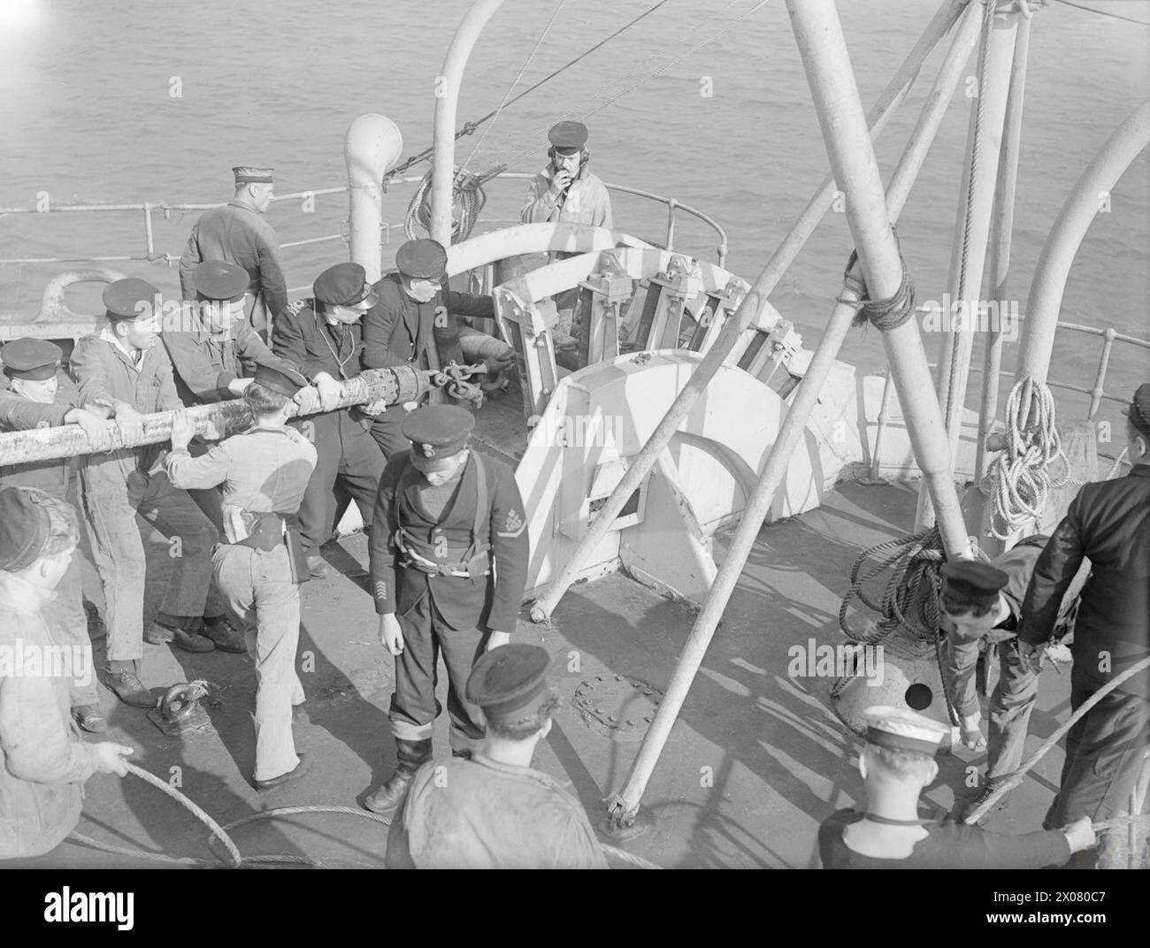 LAYING THE 17TH "PLUTO". 24 MAY 1945, ON BOARD THE CABLE LAYING SHIP ...
