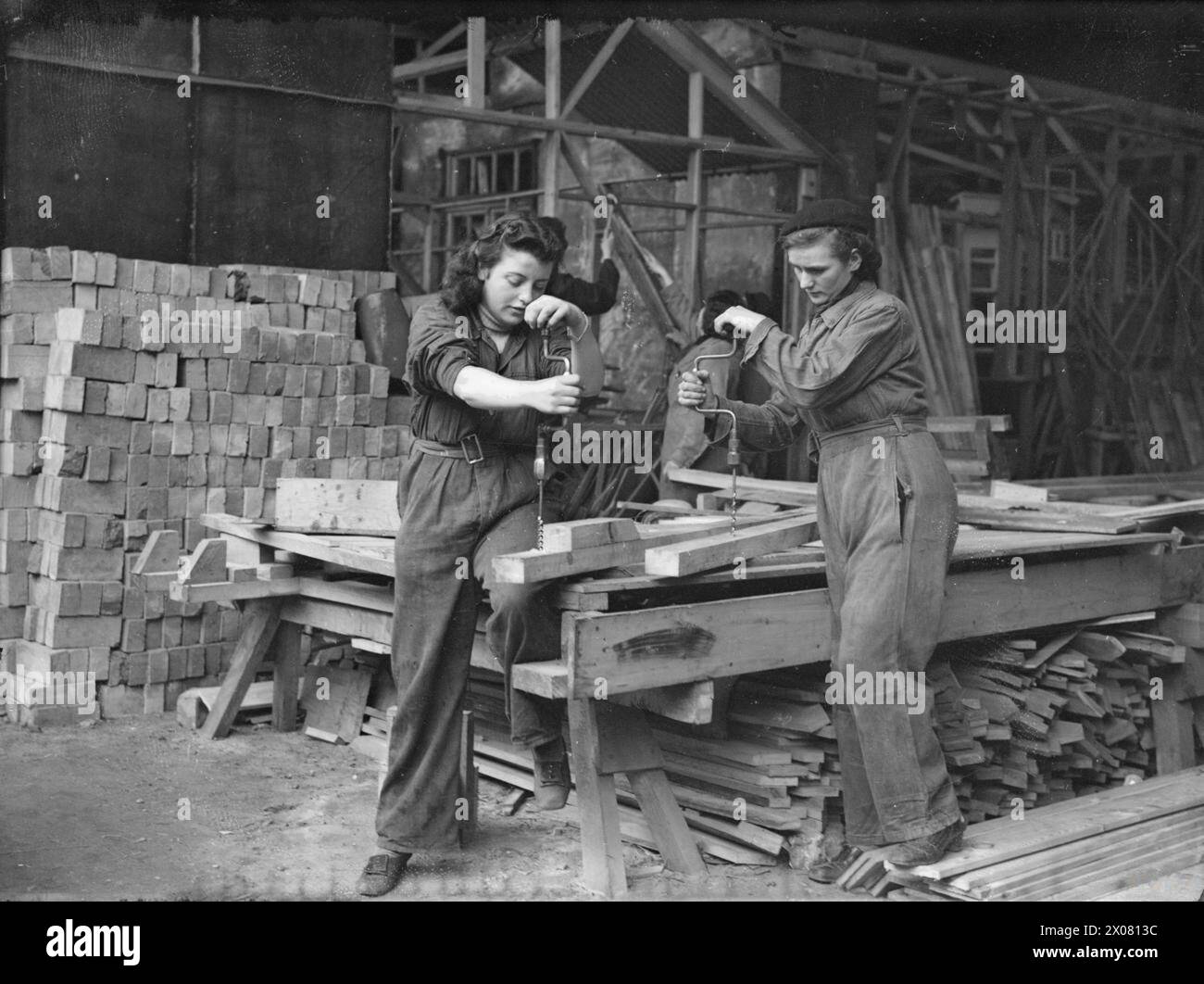 WOMEN CARPENTERS THEN AND NOW: WOMEN AT WORK IN ENGLAND, 1941 - Two ...