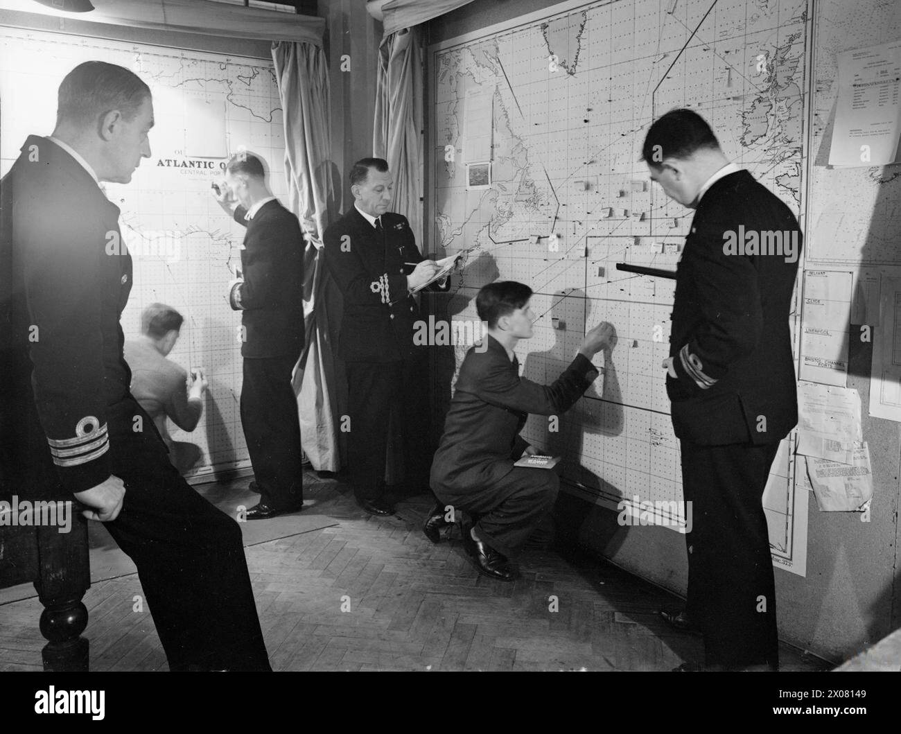 THE PLOT ROOM AT THE ADMIRALTY. 7 DECEMBER 1942. - Officers and ...