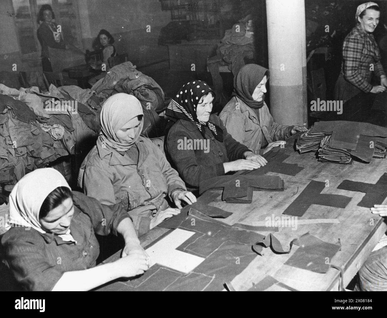 Displaced persons 1945 hi-res stock photography and images - Alamy