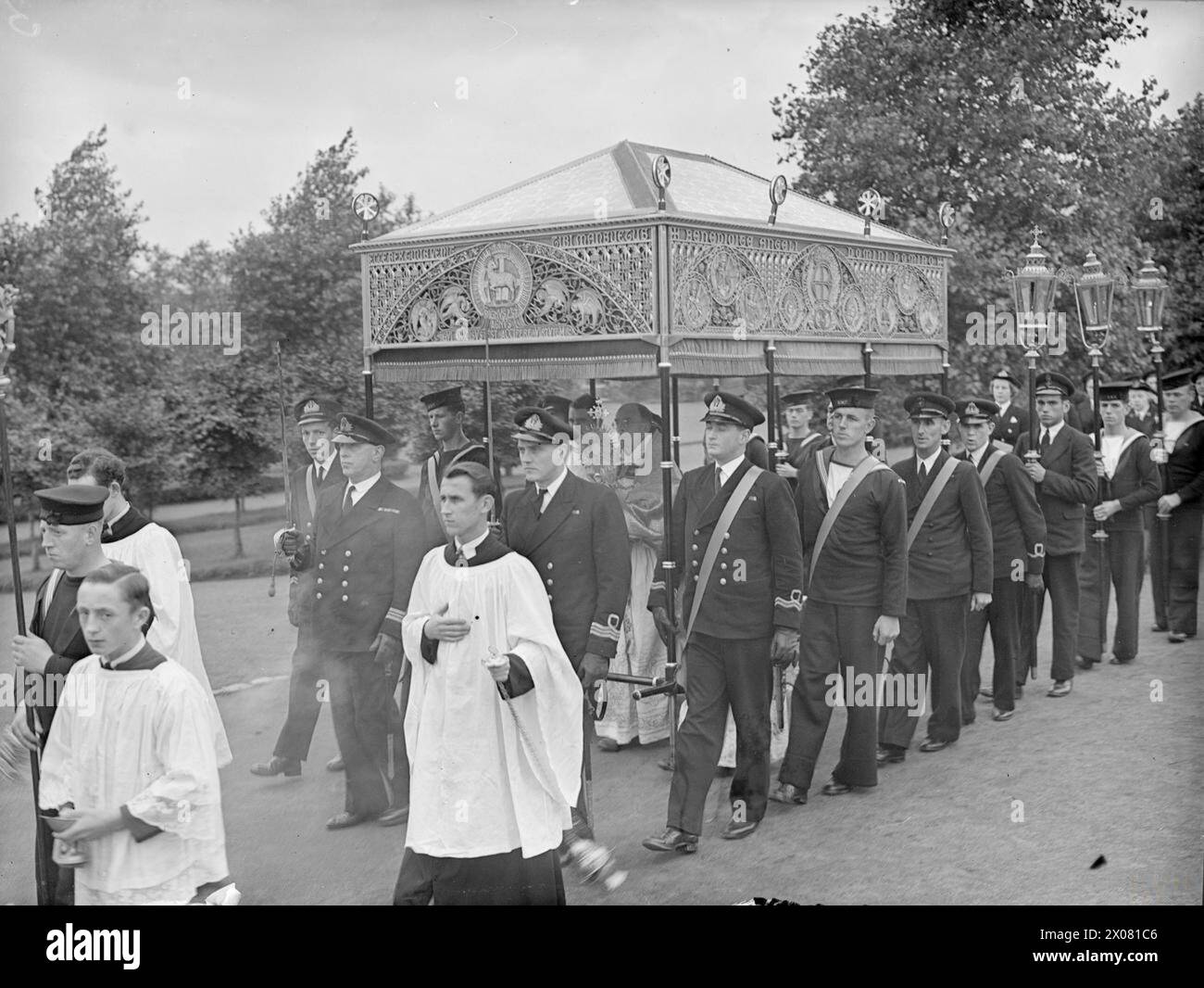 Blessed sacrament monstrance hi-res stock photography and images - Alamy