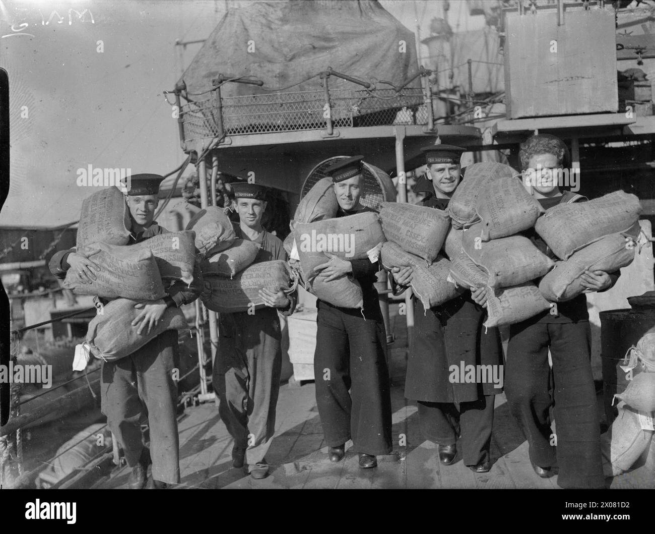 WARM DRY CLOTHING FOR MERCHANT NAVY SURVIVORS TO BE CARRIED IN HM SHIPS ...