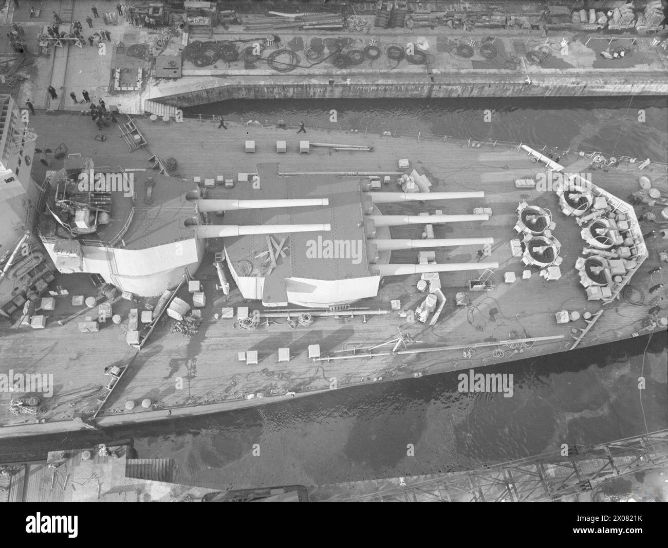 HM SHIPS IN DRYDOCK. 1 NOVEMBER 1943, ROSYTH. - The A and B turrets, 5 ...