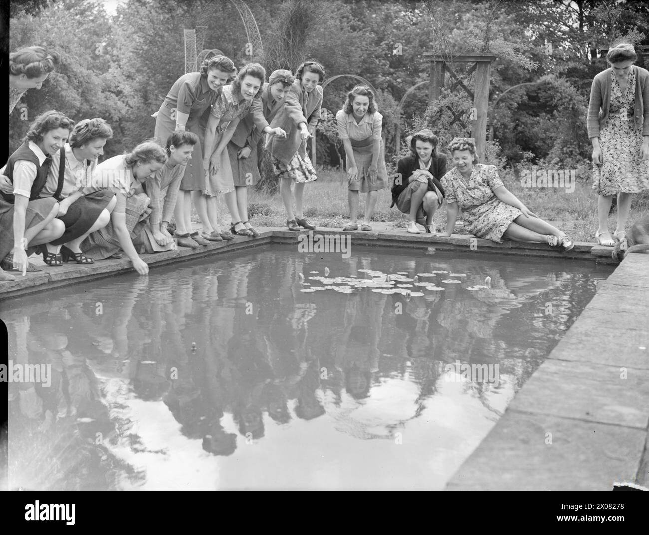 REST BREAK HOUSE FOR WOMEN WAR WORKERS: REST AND RELAXATION IN WALTON ...