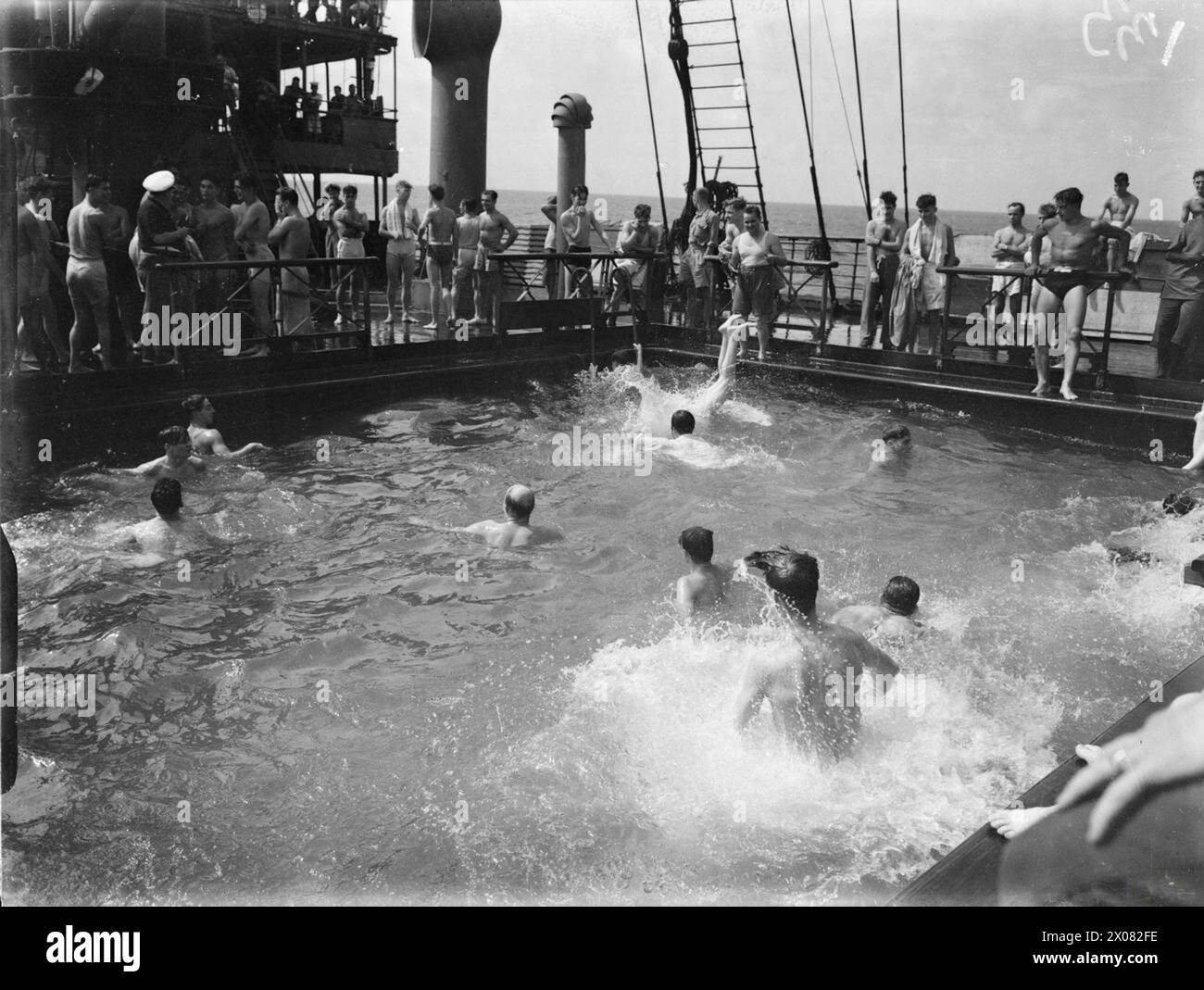 THE ROYAL NAVY DURING THE SECOND WORLD WAR - Troops taking advantage of ...