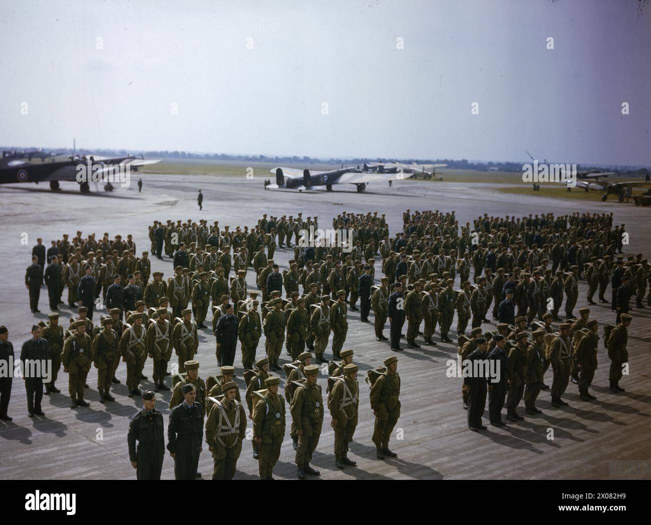 Parachute training school hi-res stock photography and images - Alamy
