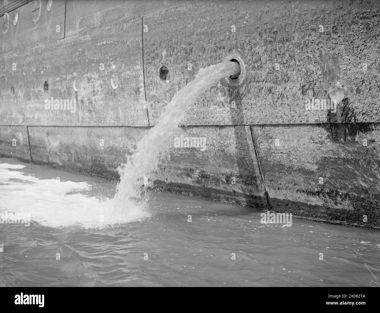 SALVAGING HMS CALEDONIA, FORMERLY SS MAJESTIC FROM FIRTH OF FORTH. 3 ...