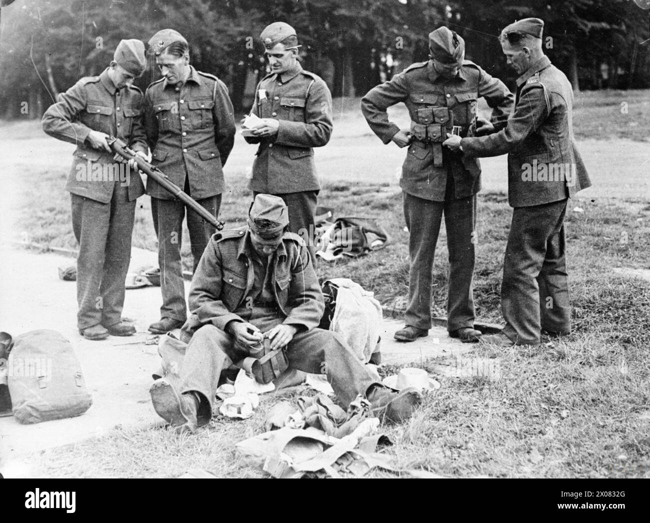 Wwii british weapons training hi-res stock photography and images - Alamy