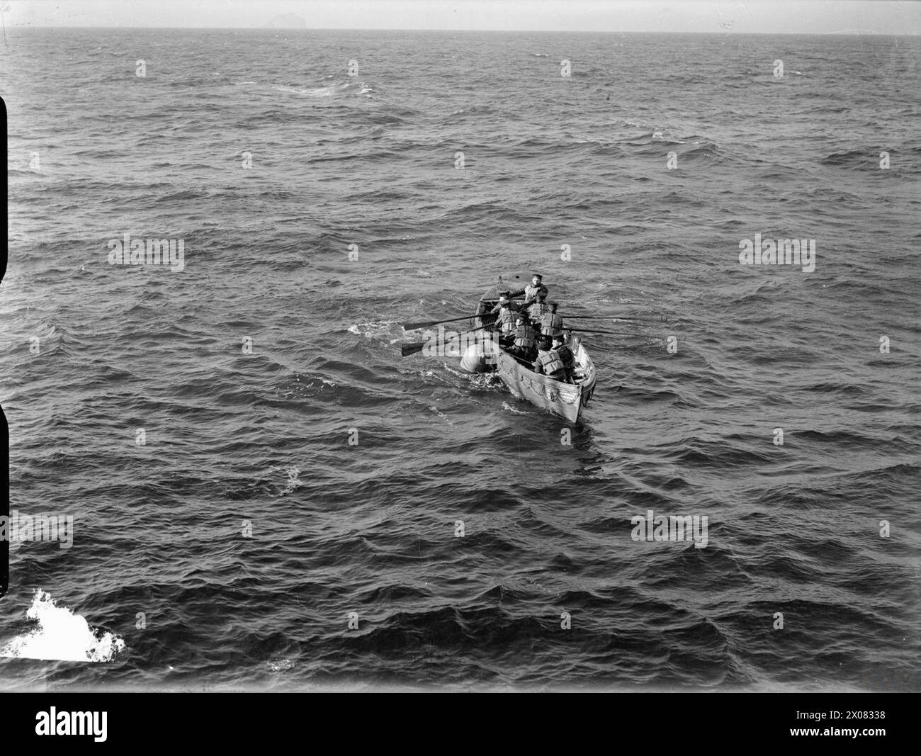 THE ROYAL NAVY DURING THE SECOND WORLD WAR - The whaler crew of HMS ...
