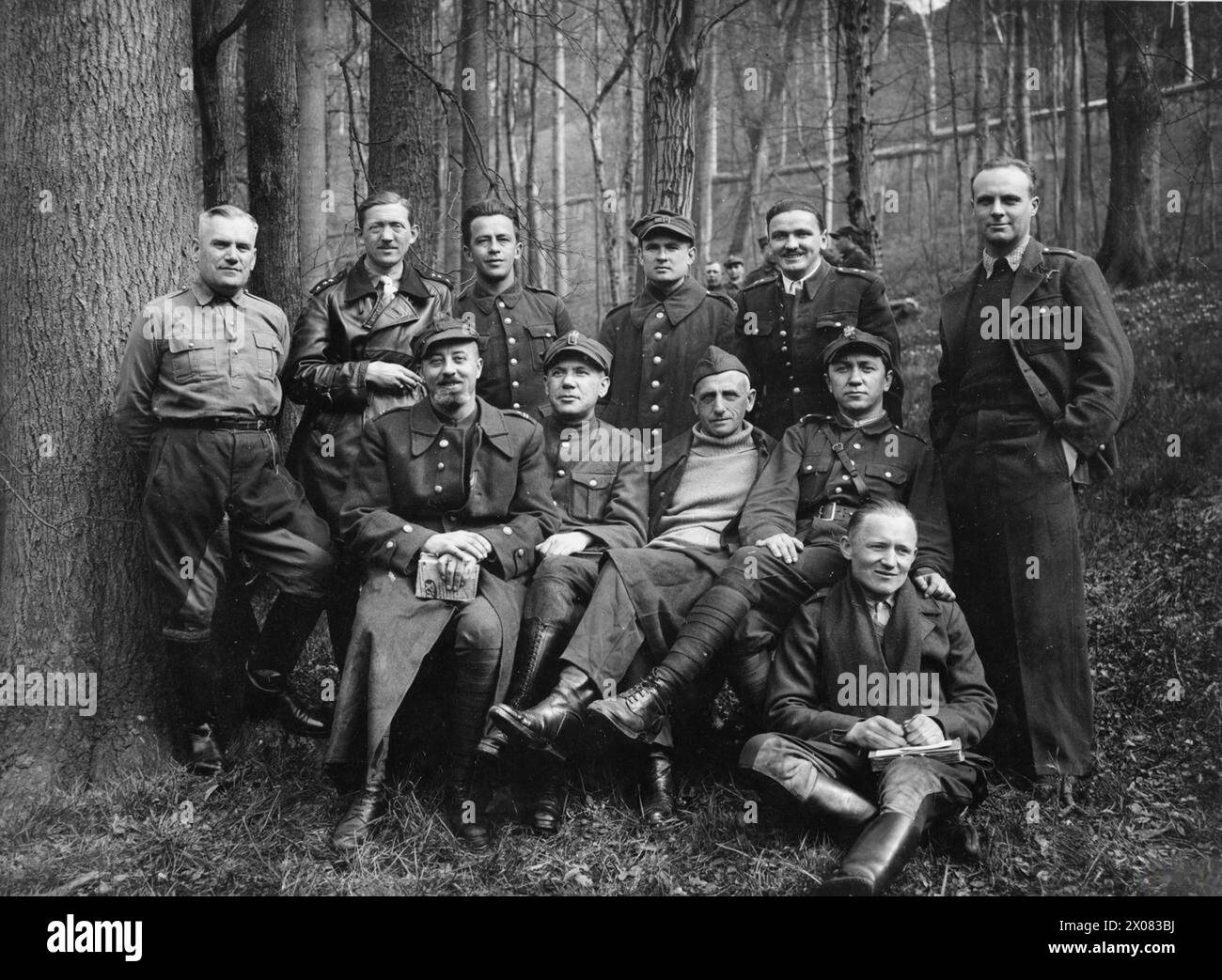 ALLIED PRISONERS OF WAR AT OFLAG IVC, COLDITZ - Group of Polish POWs in ...