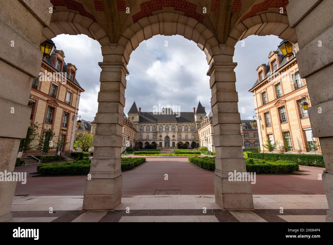 Entrance to the Cité internationale universitaire de Paris (CIUP), a ...