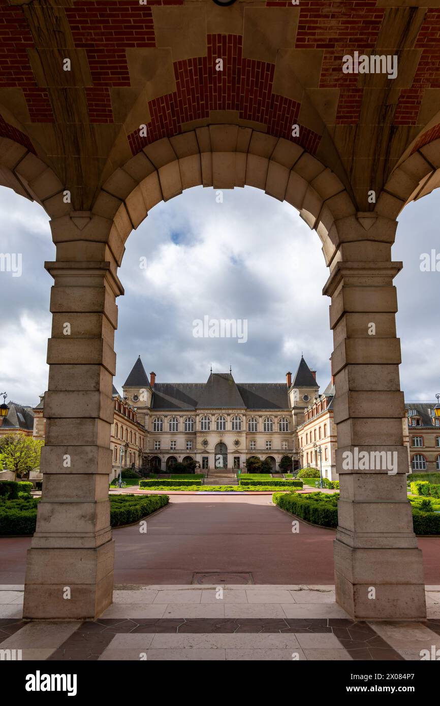Entrance to the Cité internationale universitaire de Paris (CIUP), a ...