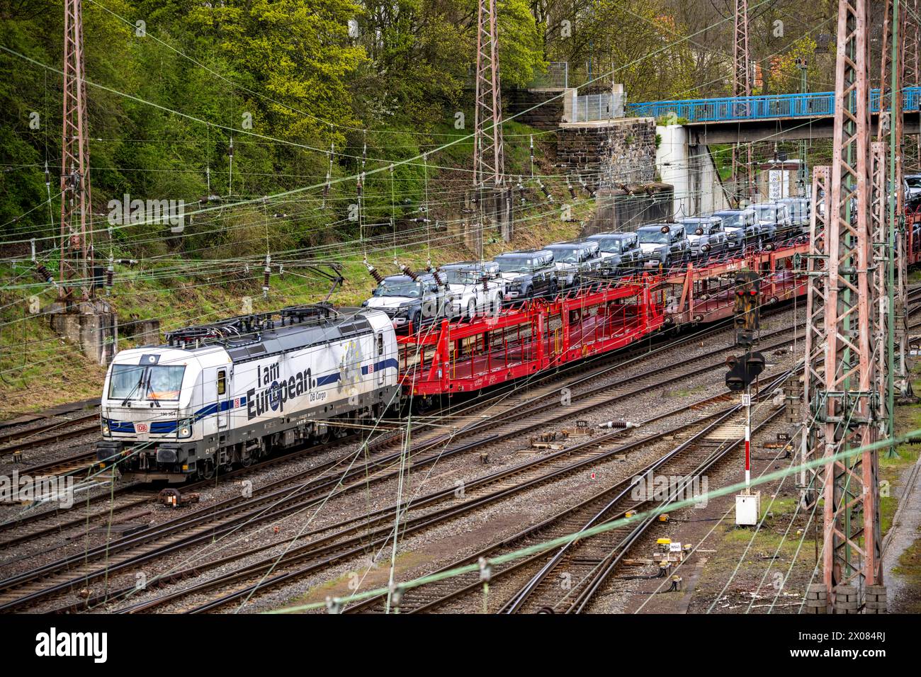 Freight train, car train with Landrover new cars on the freight train ...