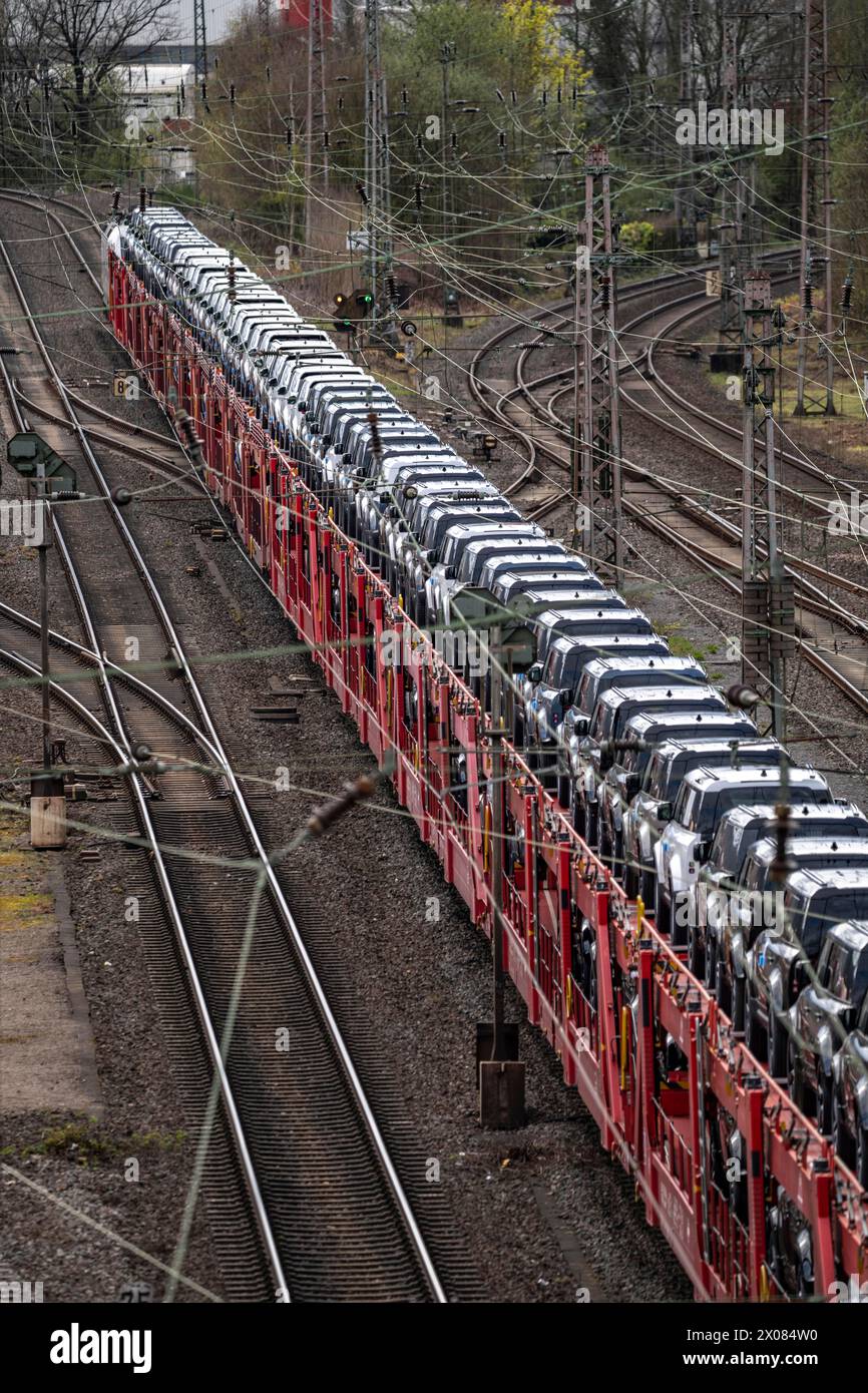 Freight train, car train with Landrover new cars on the freight train ...