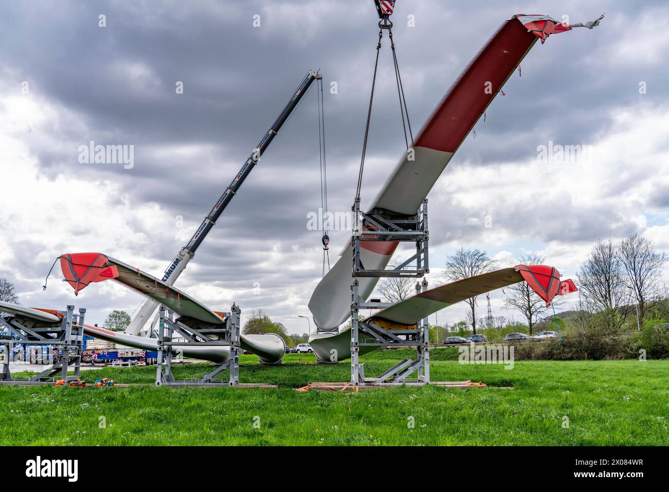 Preparation for the transport of a 68 meter long blade, a wind turbine ...