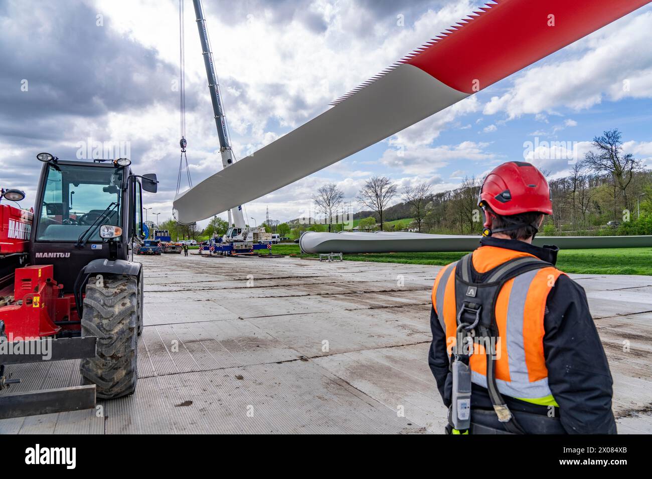 Preparation for the transport of a 68 meter long blade, a wind turbine ...