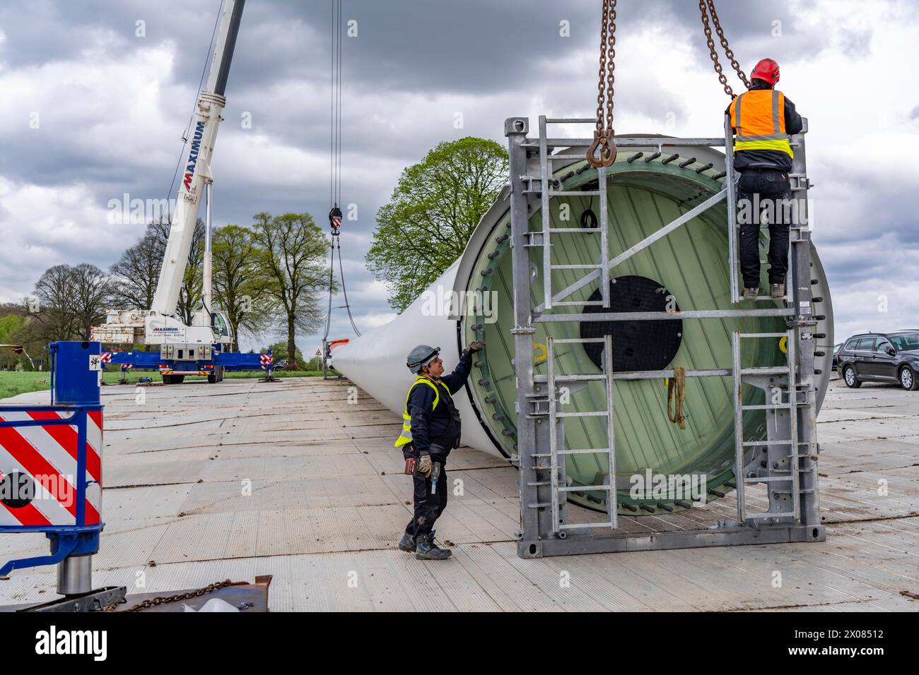 Preparation for the transport of a 68 meter long blade, a wind turbine ...