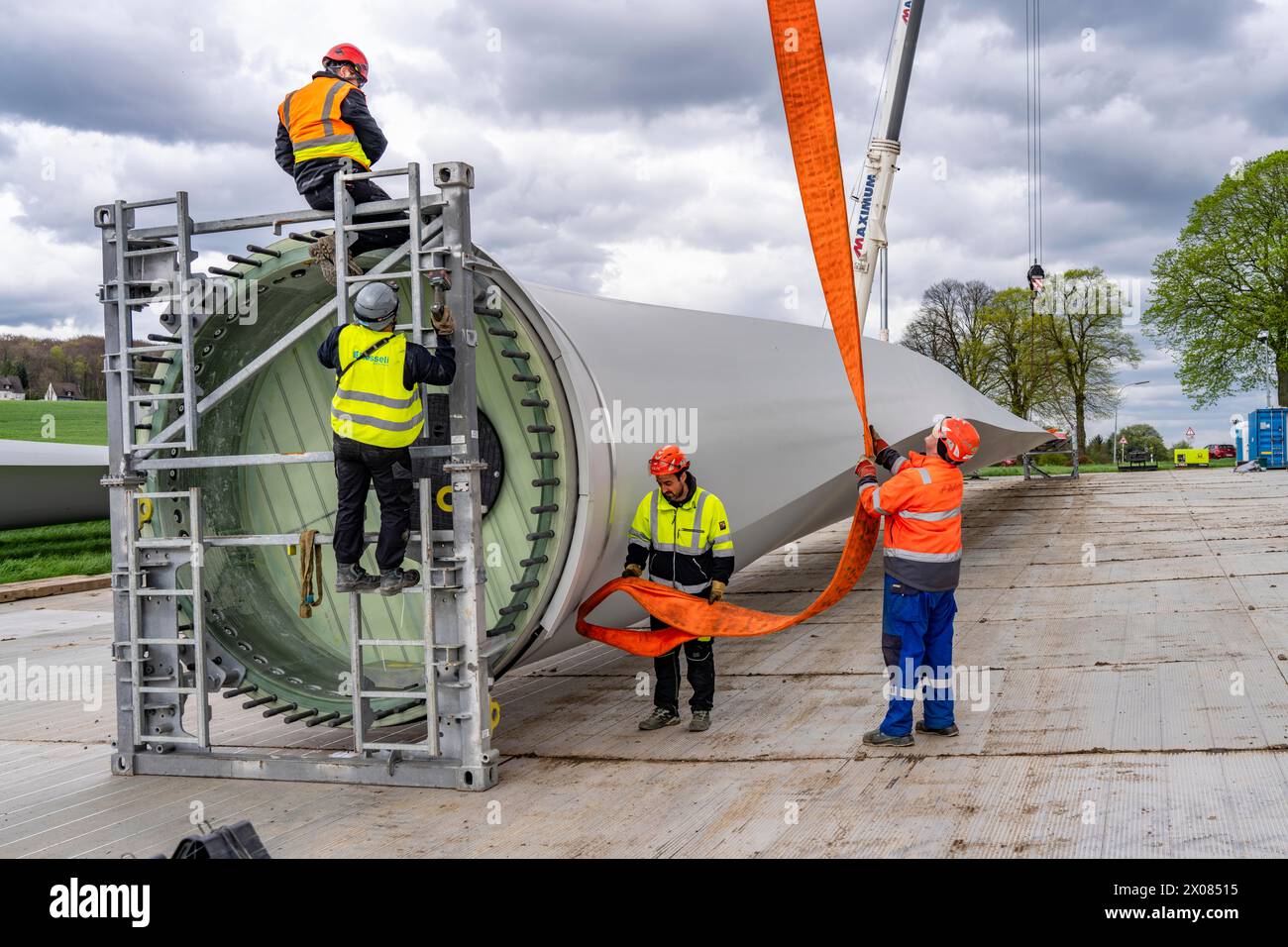 Preparation for the transport of a 68 meter long blade, a wind turbine ...