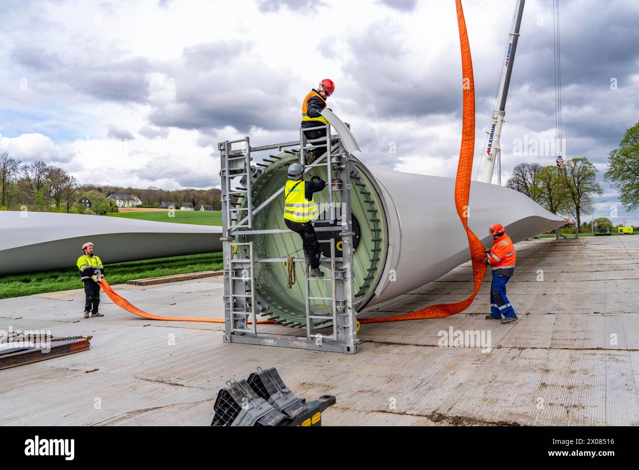 Preparation for the transport of a 68 meter long blade, a wind turbine ...