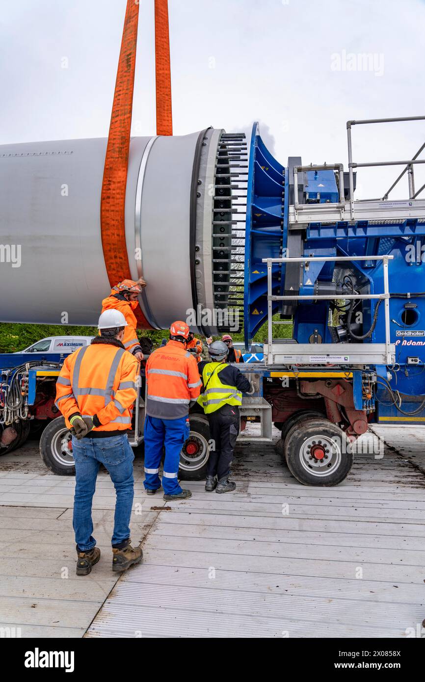 Preparation for the transport of a 68 meter long blade, a wind turbine ...
