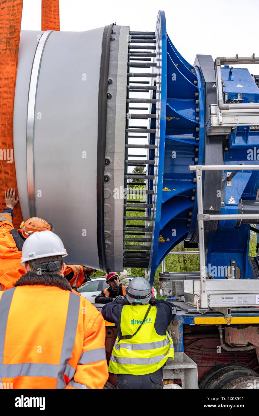 Preparation for the transport of a 68 meter long blade, a wind turbine ...